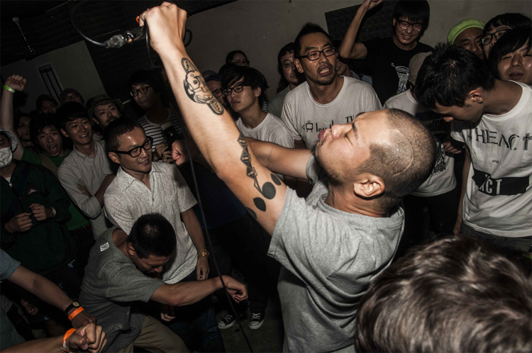 東京・小岩のハードコアバンド、TIALAのリリースパーティー名古屋編、待望の開催。共演に、ReddTemple、オシロスコッティ、クライム ...